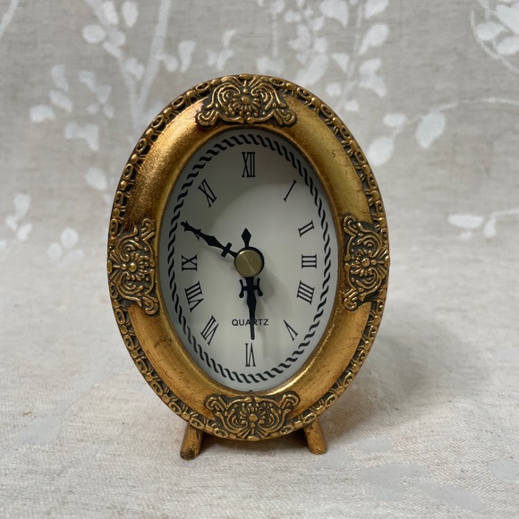 quartz | Wall Decor | Vintage Shinfuku Quartz Movement Victorian Style Small Gold Table Clock ...